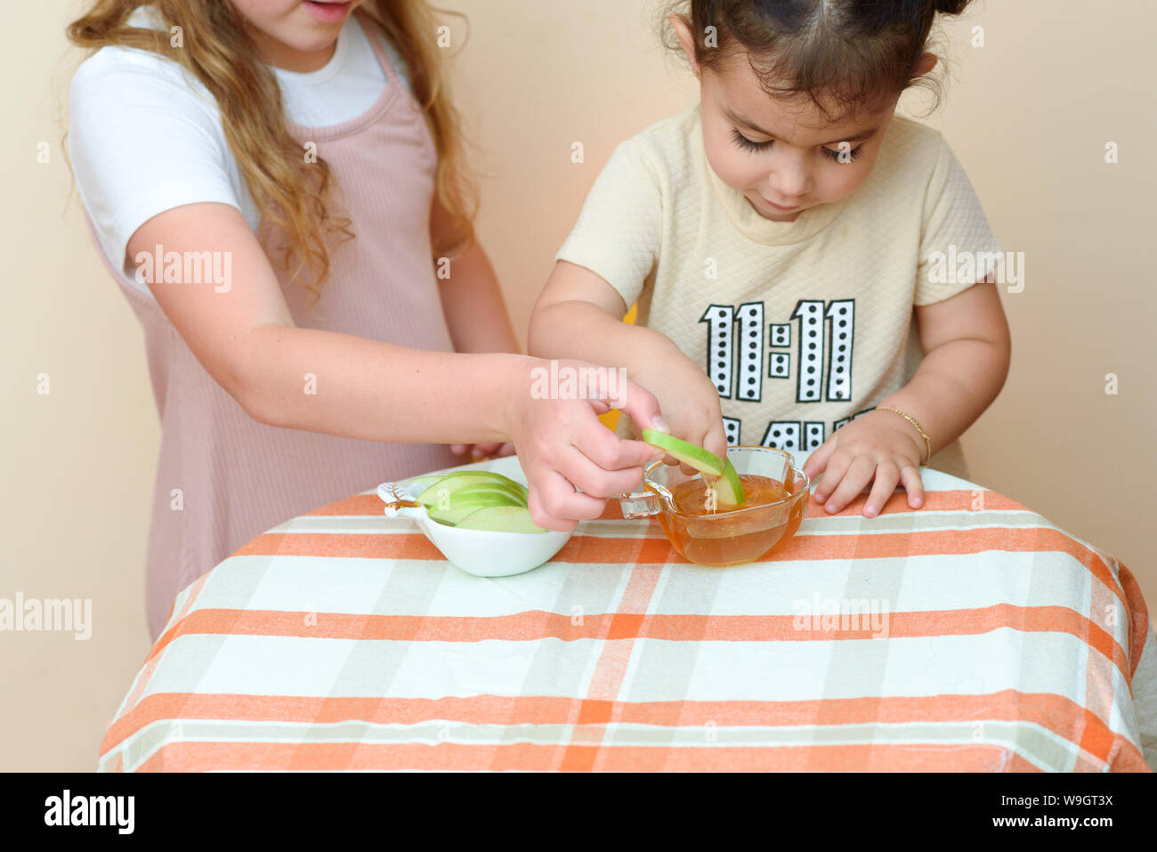 Rosh hashanah celebrate hi-res stock photography and images - Alamy