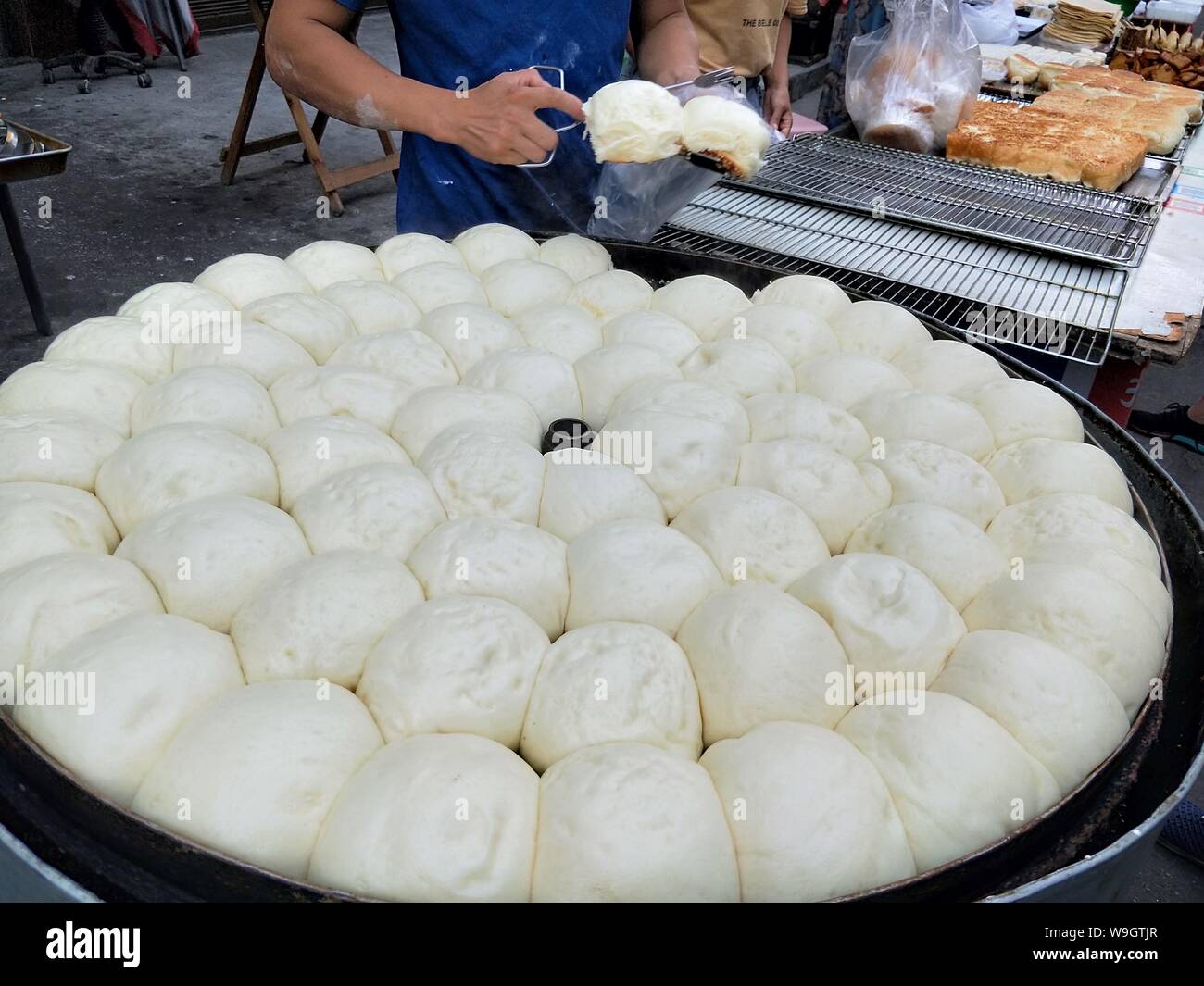 Hubei, Hubei, China. 14th Aug, 2019. Hubei, CHINA-A street full of ...