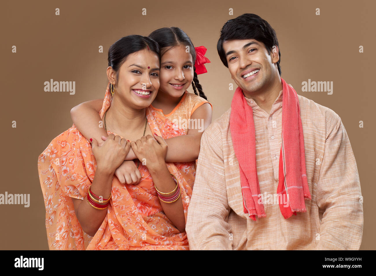 Portrait of a rural family smiling Stock Photo - Alamy