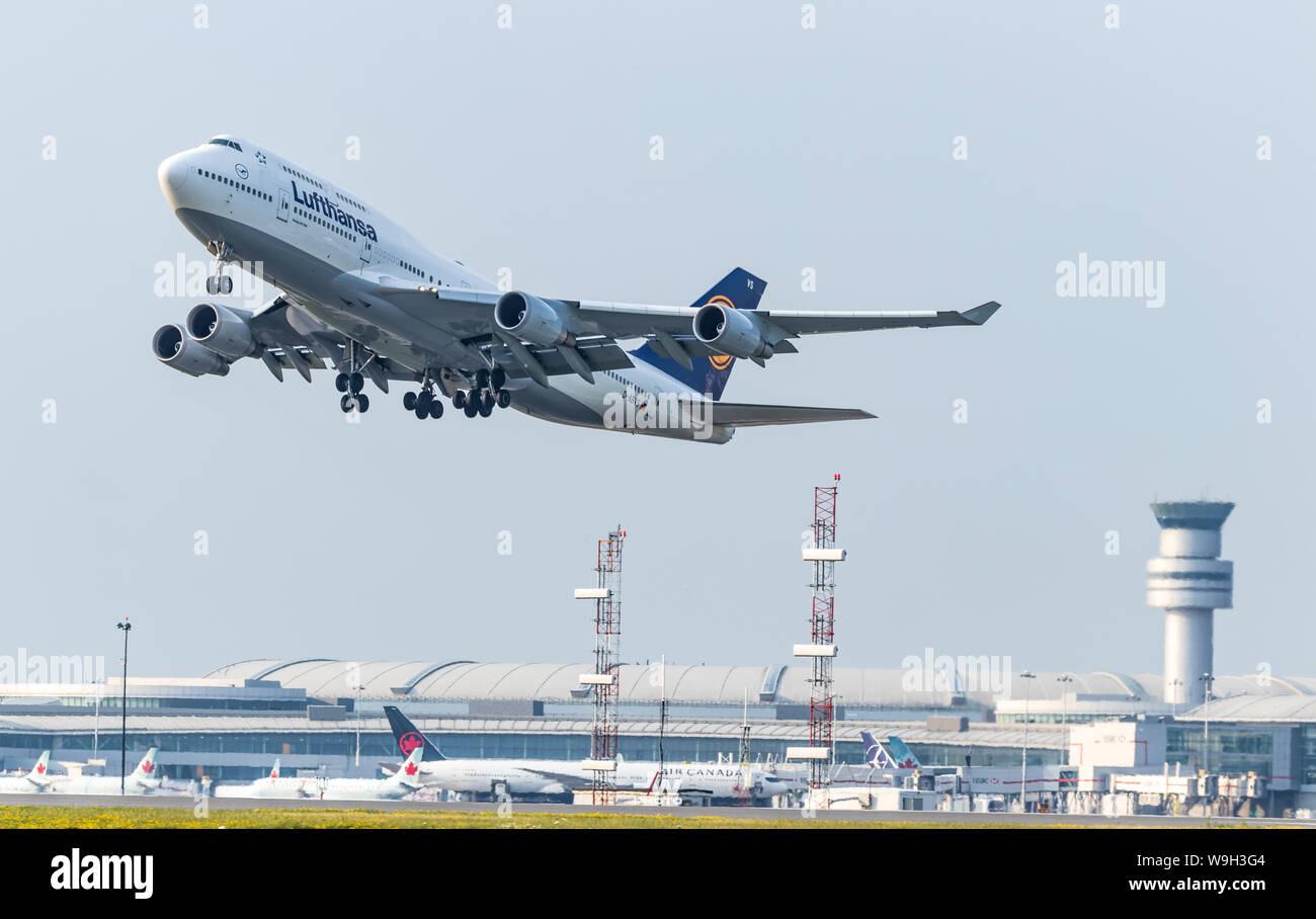 Lufthansa Boeing 747-4 taking off from Toronto Pearson Intl. Airport for Frankfurt Stock Photo ...