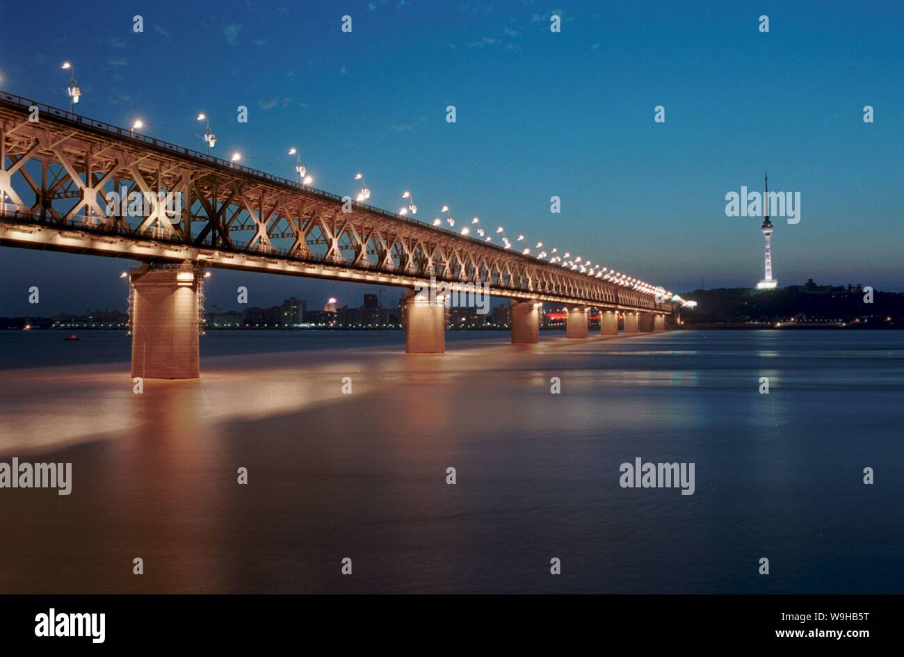Wuhan changjiang bridge hi-res stock photography and images - Alamy