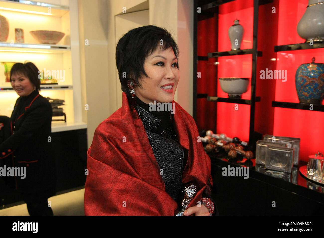 Yue sai cosmetics hi-res stock photography and images - Alamy
