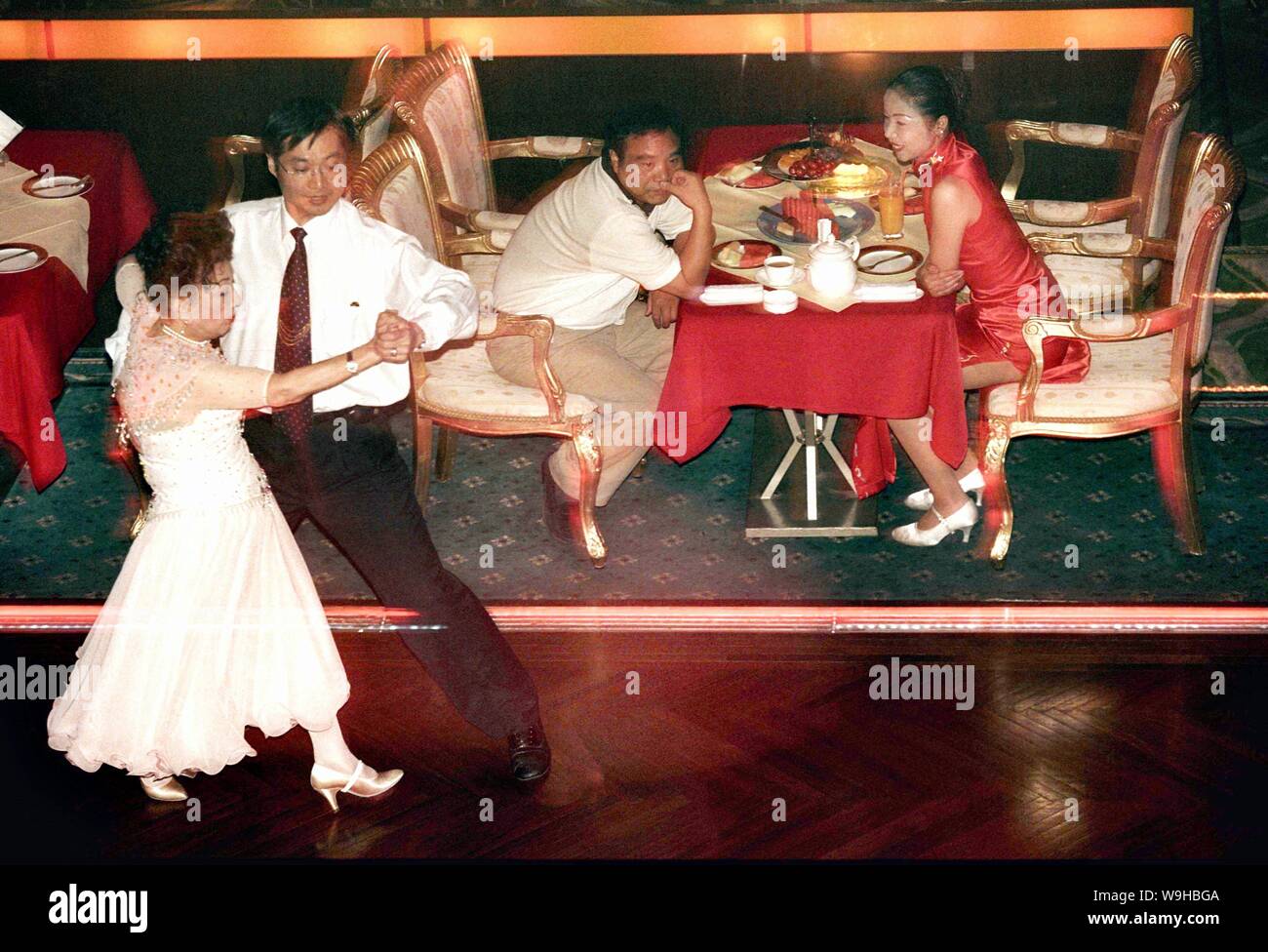 Customers dance in Paramount Hall in Shanghai Stock Photo - Alamy