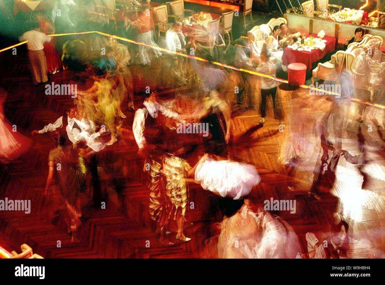 Customers dance in Paramount Hall in Shanghai Stock Photo - Alamy