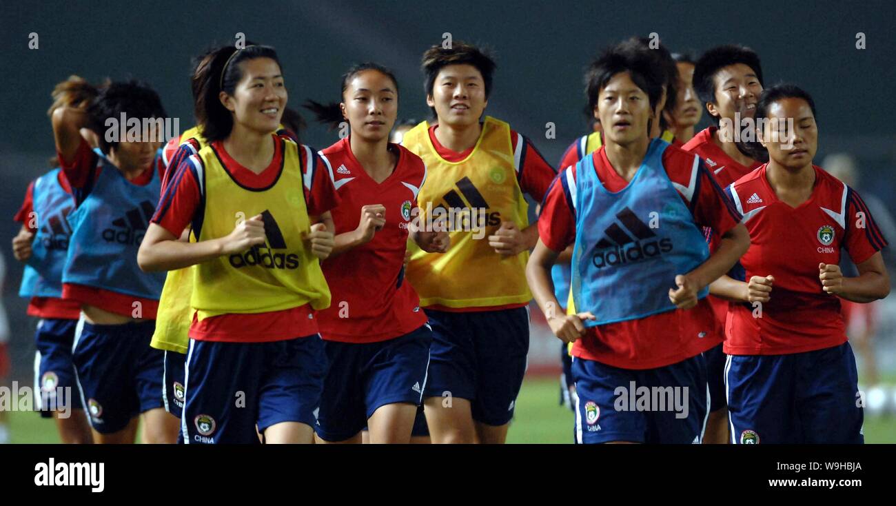 Chinese womens soccer players hi-res stock photography and images - Alamy