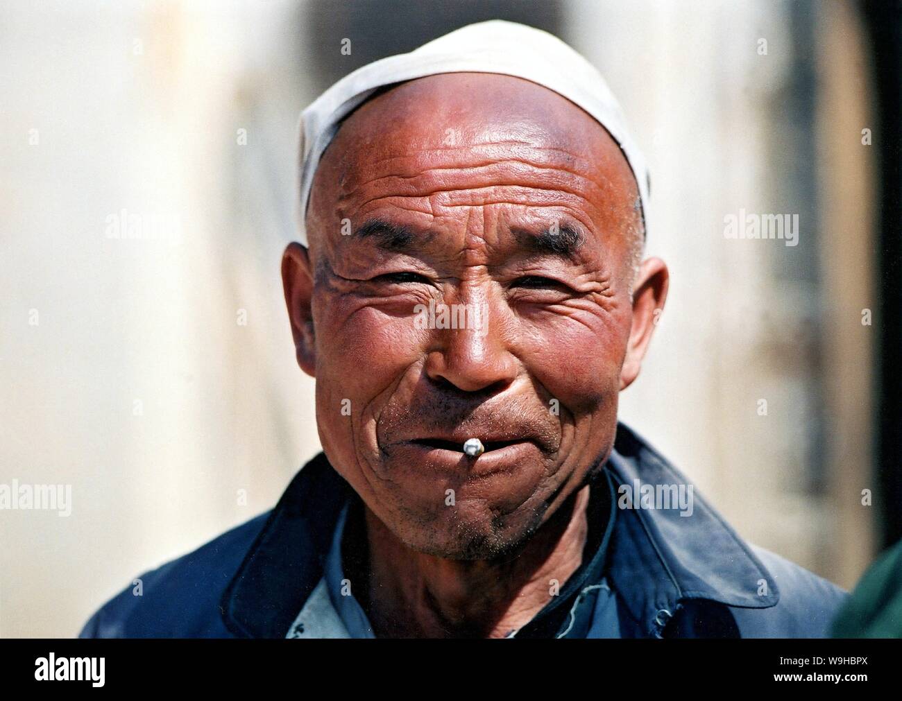 An old farmer smoking Stock Photo - Alamy