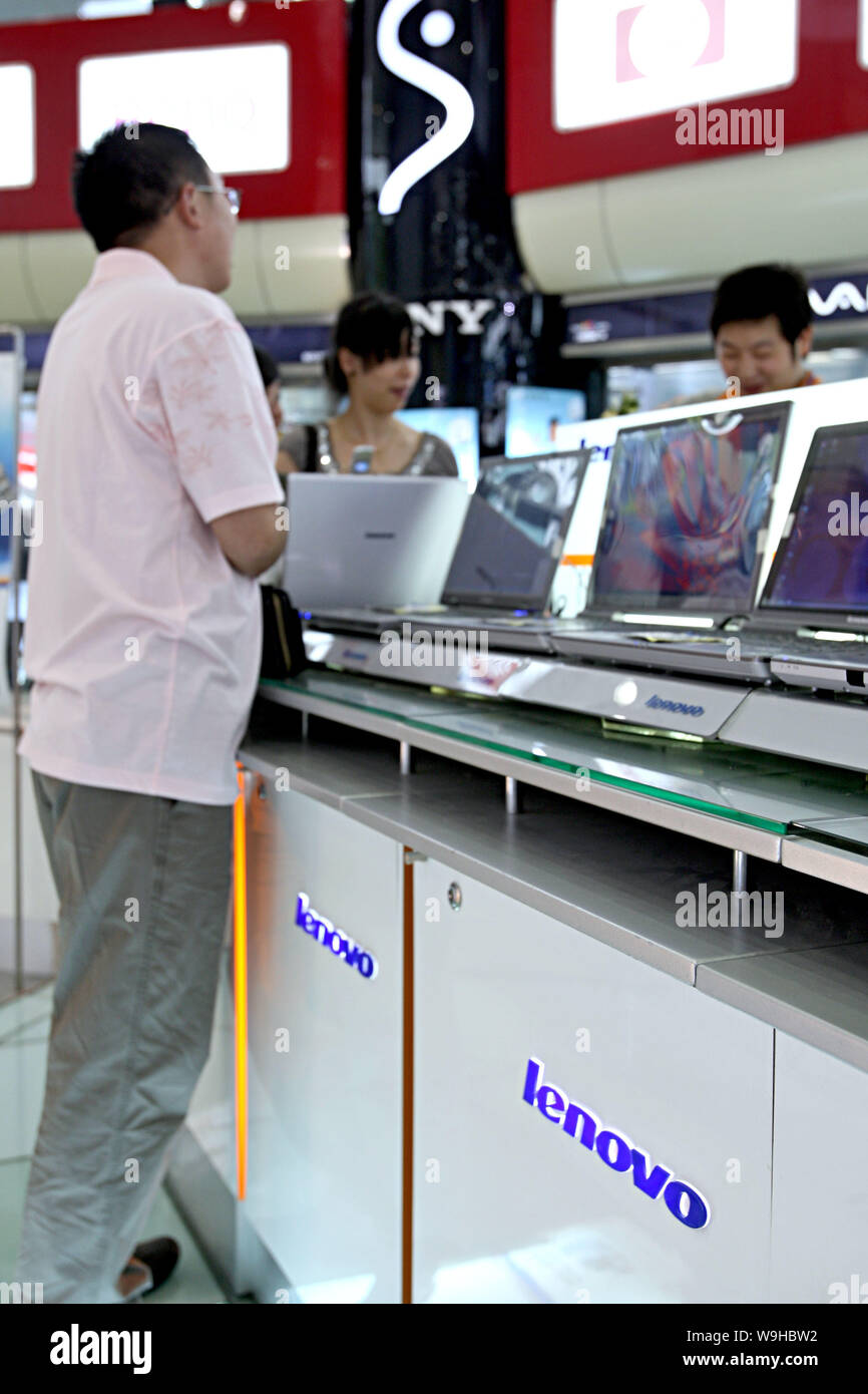 Chinese customers shop for Lenovo laptop computers at a shopping mall ...