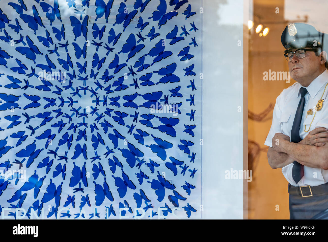 Security guard hyperrealistic sculpture hi-res stock photography and images - Alamy