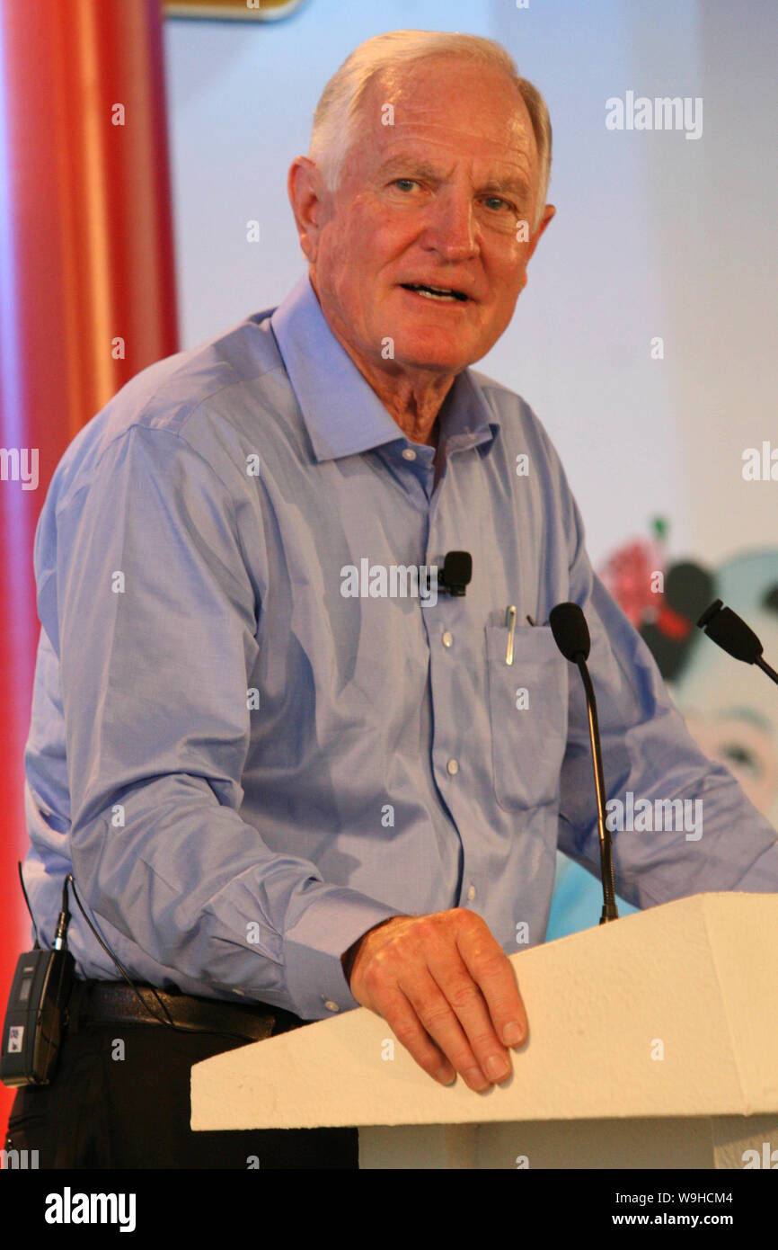 Intel chairman craig barrett hi-res stock photography and images - Alamy