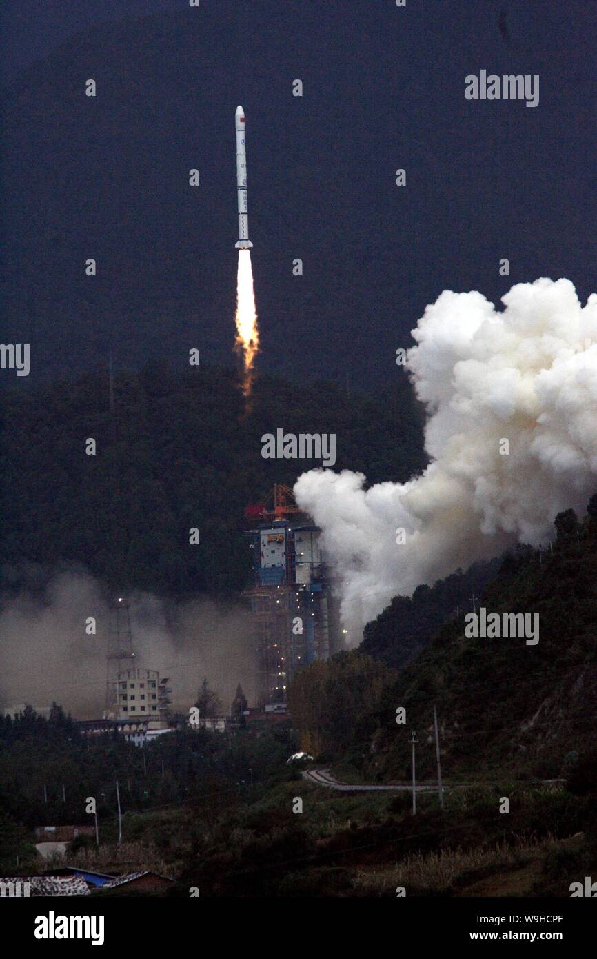 Long march rocket hi-res stock photography and images - Alamy