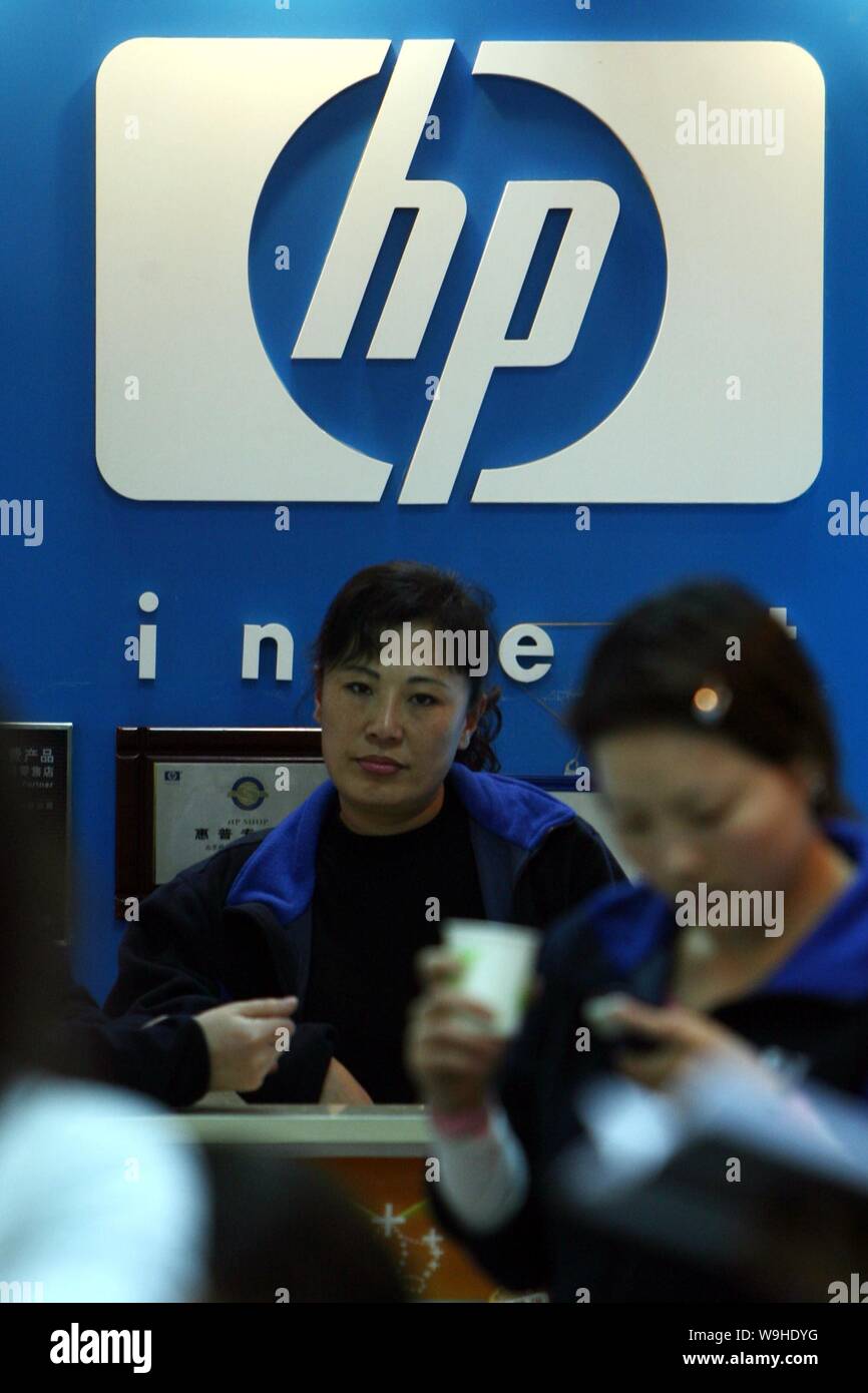 Chinese saleswomen at a computer store of HP (Hewlett-Packard) in ...