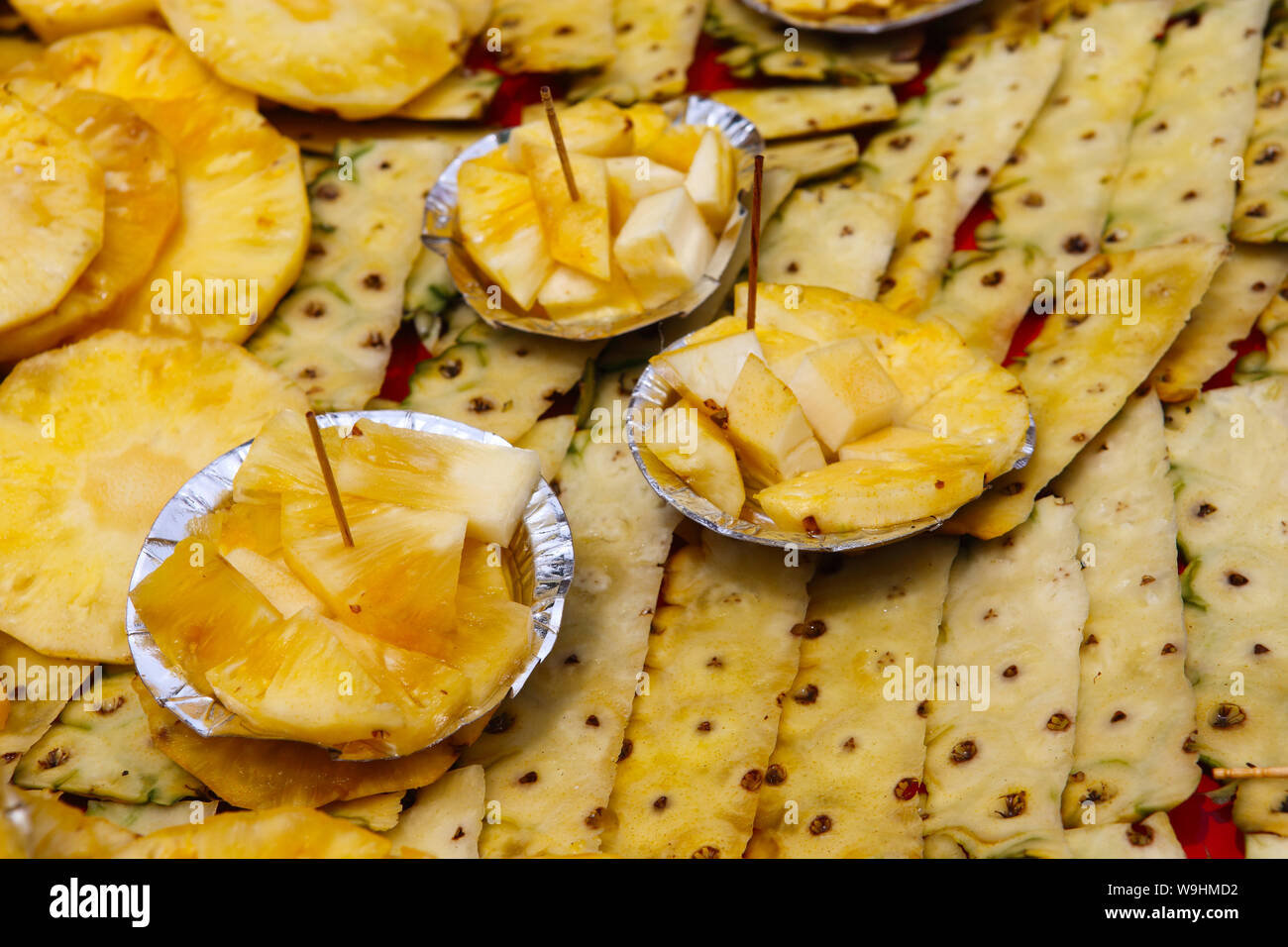 Pineapple fruit chaat at a market stall Stock Photo - Alamy