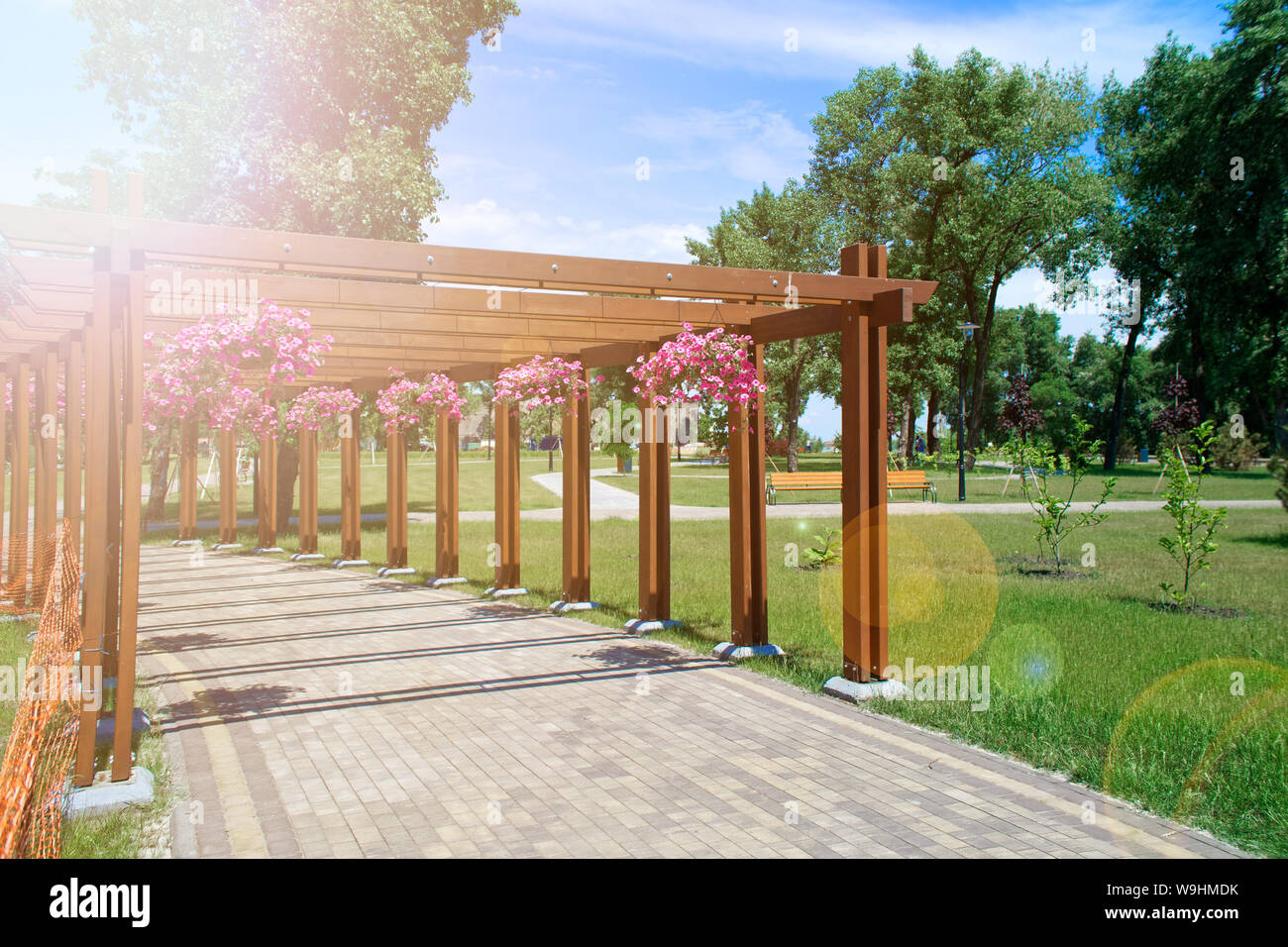 Tunnel pavilion hi-res stock photography and images - Alamy