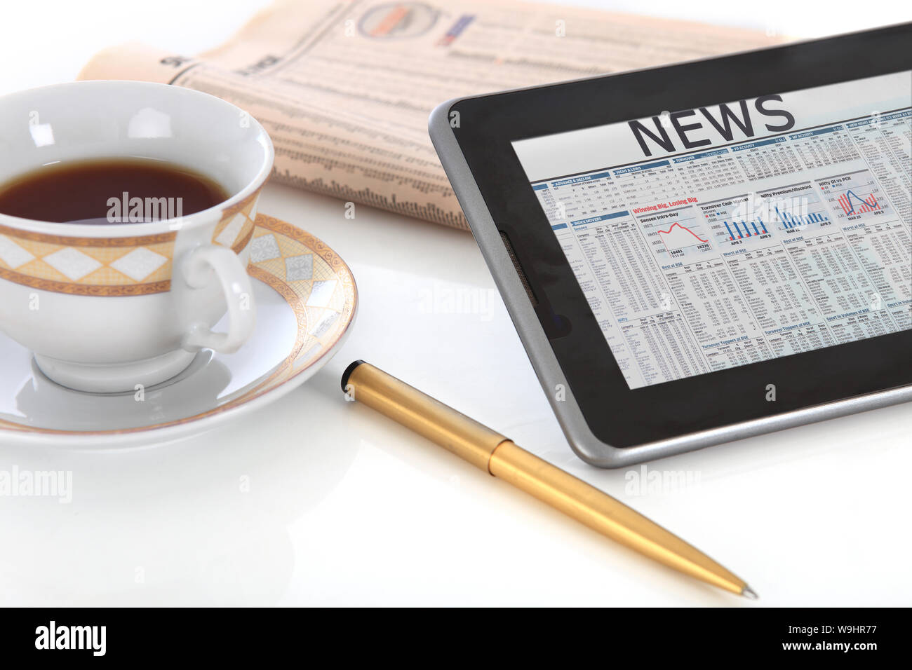 Newspaper tablet screen hi-res stock photography and images - Alamy
