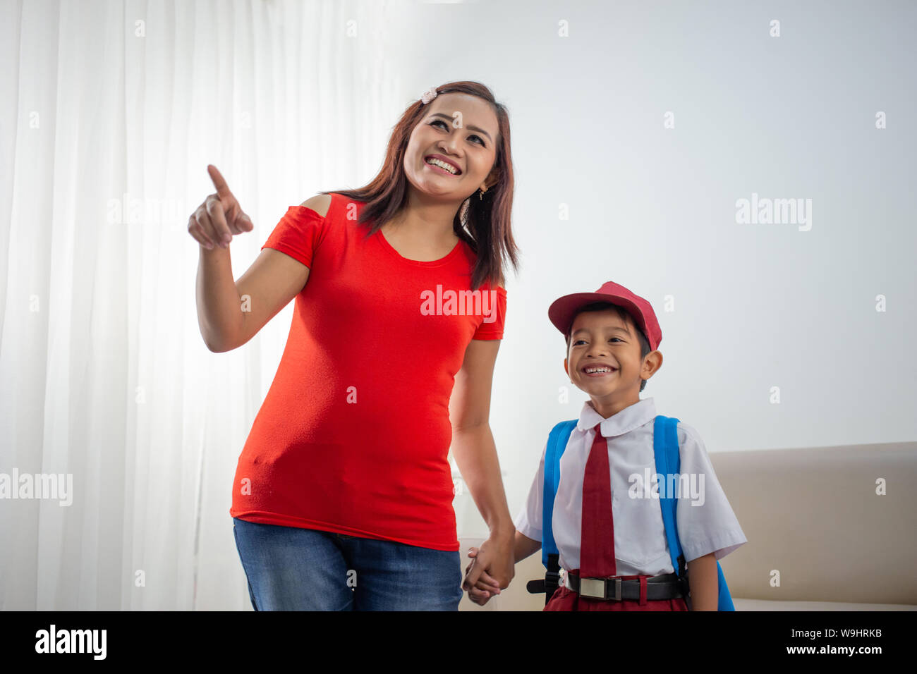 indonesian elementary student back to school Stock Photo - Alamy