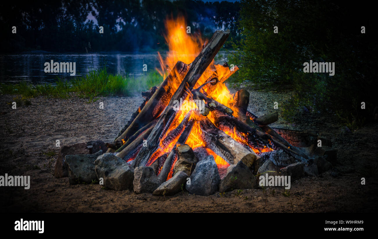 Feuer am strand hi-res stock photography and images - Alamy