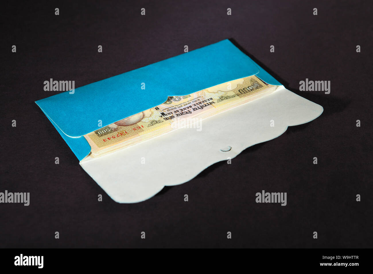 Five hundred rupee notes hi-res stock photography and images - Alamy