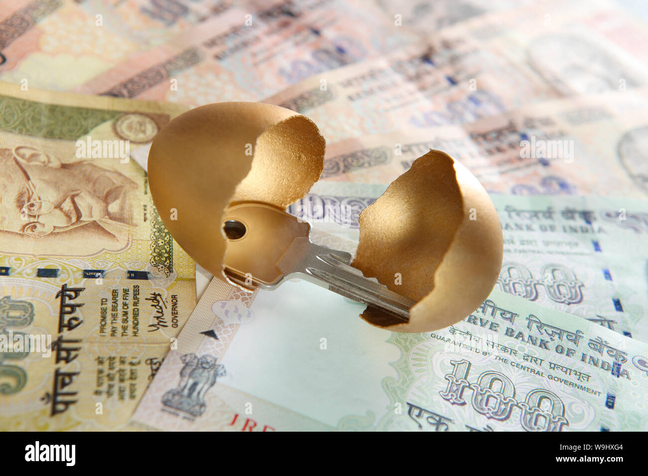 Broken paper gold hi-res stock photography and images - Alamy