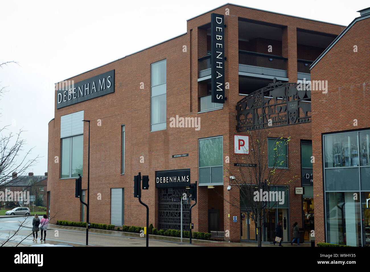 Debenhams signs hi-res stock photography and images - Alamy