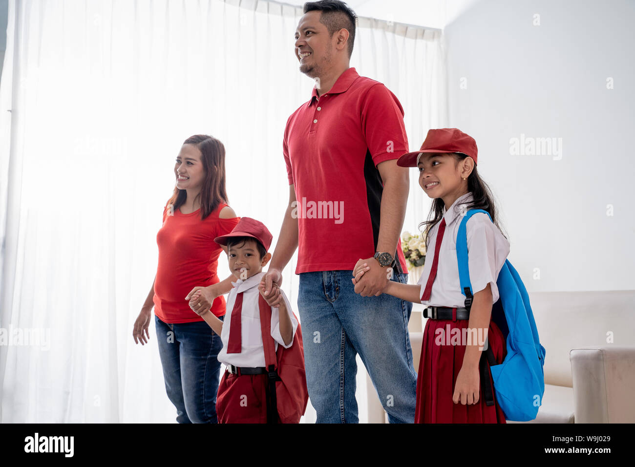 Parent child school uniform asian hi-res stock photography and images ...