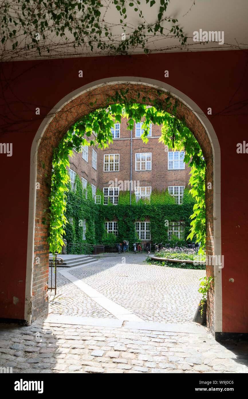 Green arch hi-res stock photography and images - Alamy