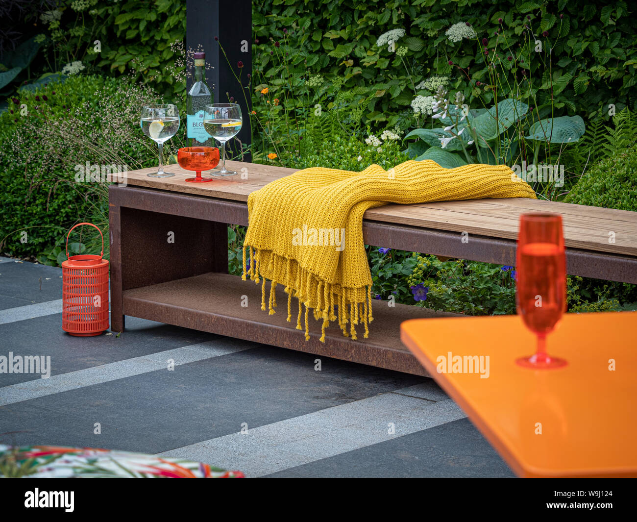 Steel bench seating hi-res stock photography and images - Alamy