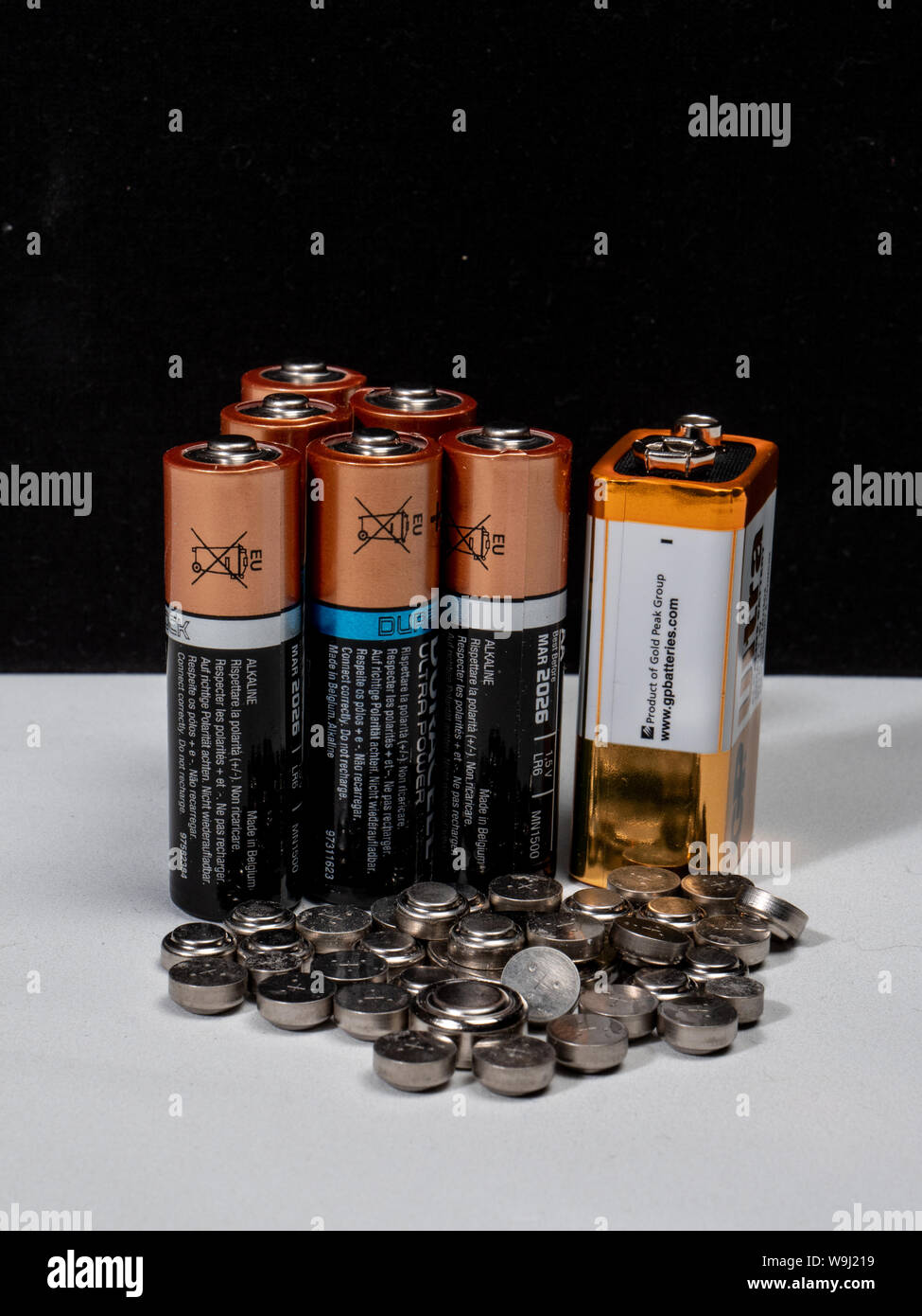 A collection of assorted batteries Stock Photo - Alamy