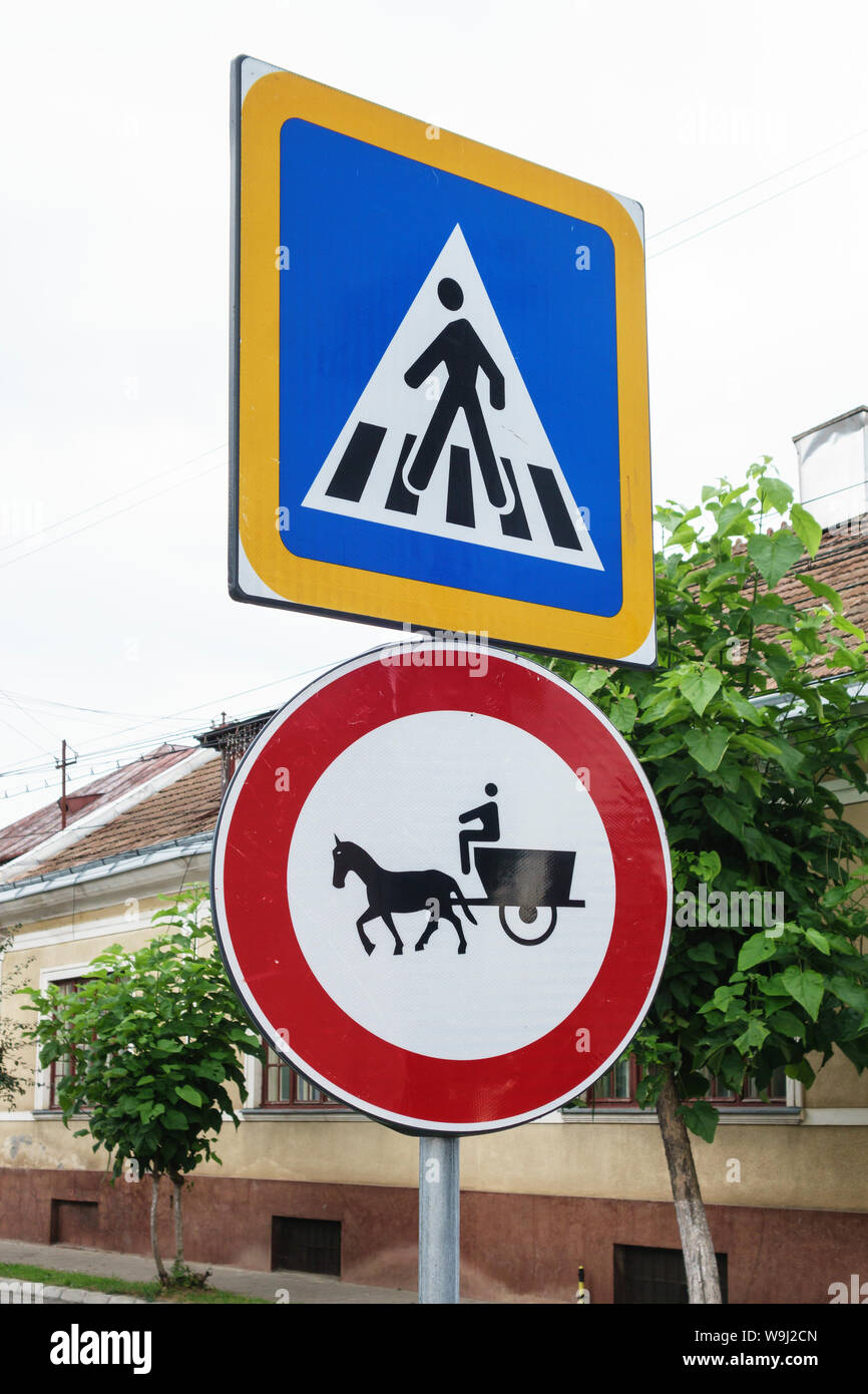 Romania street sign hi-res stock photography and images - Alamy