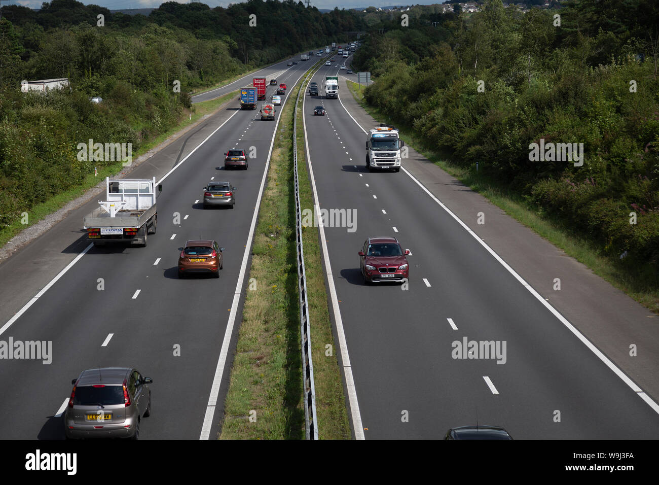 M4 motorway cars lorries hi-res stock photography and images - Alamy