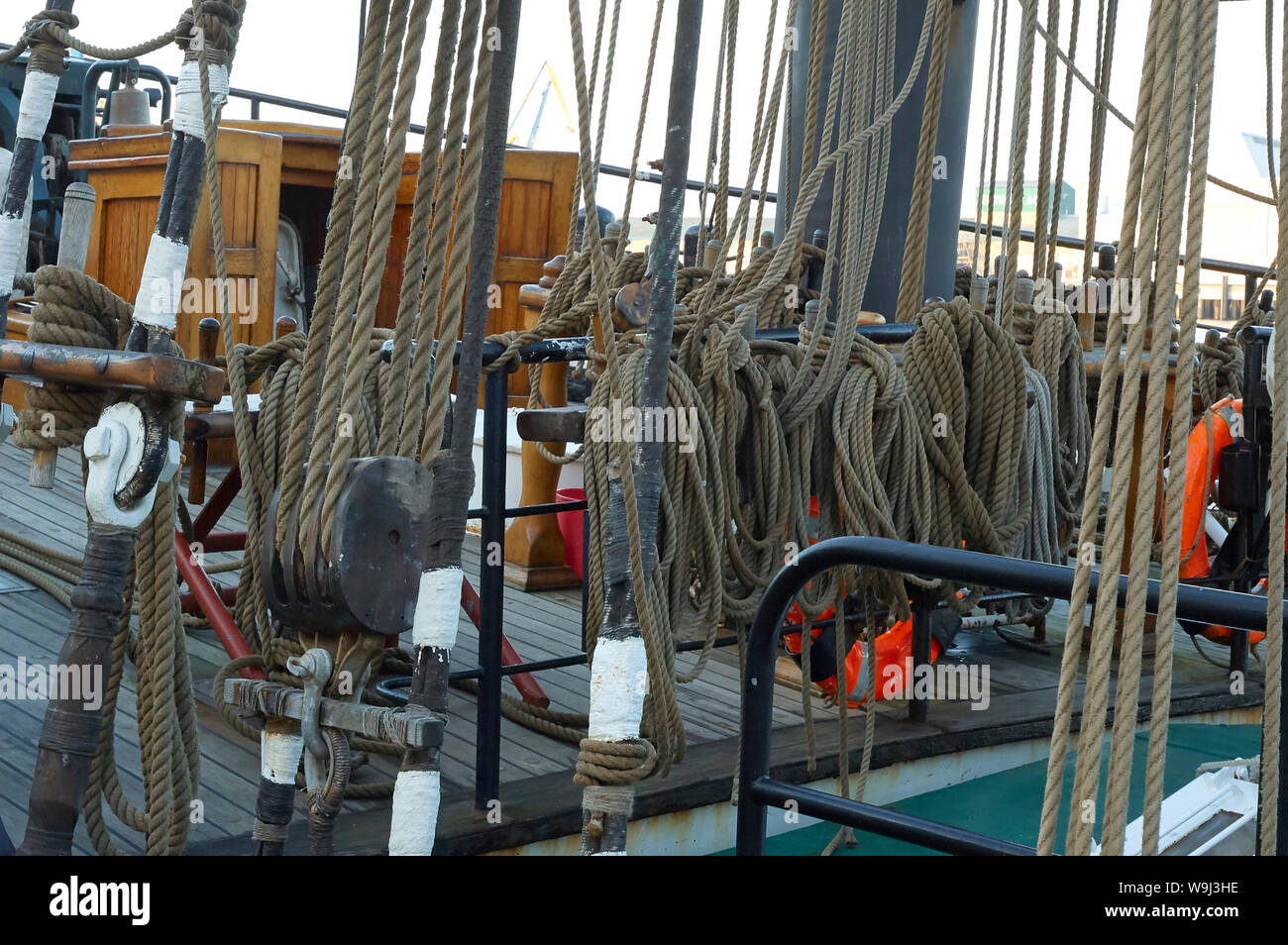 Ancient sailing ship hi-res stock photography and images - Alamy