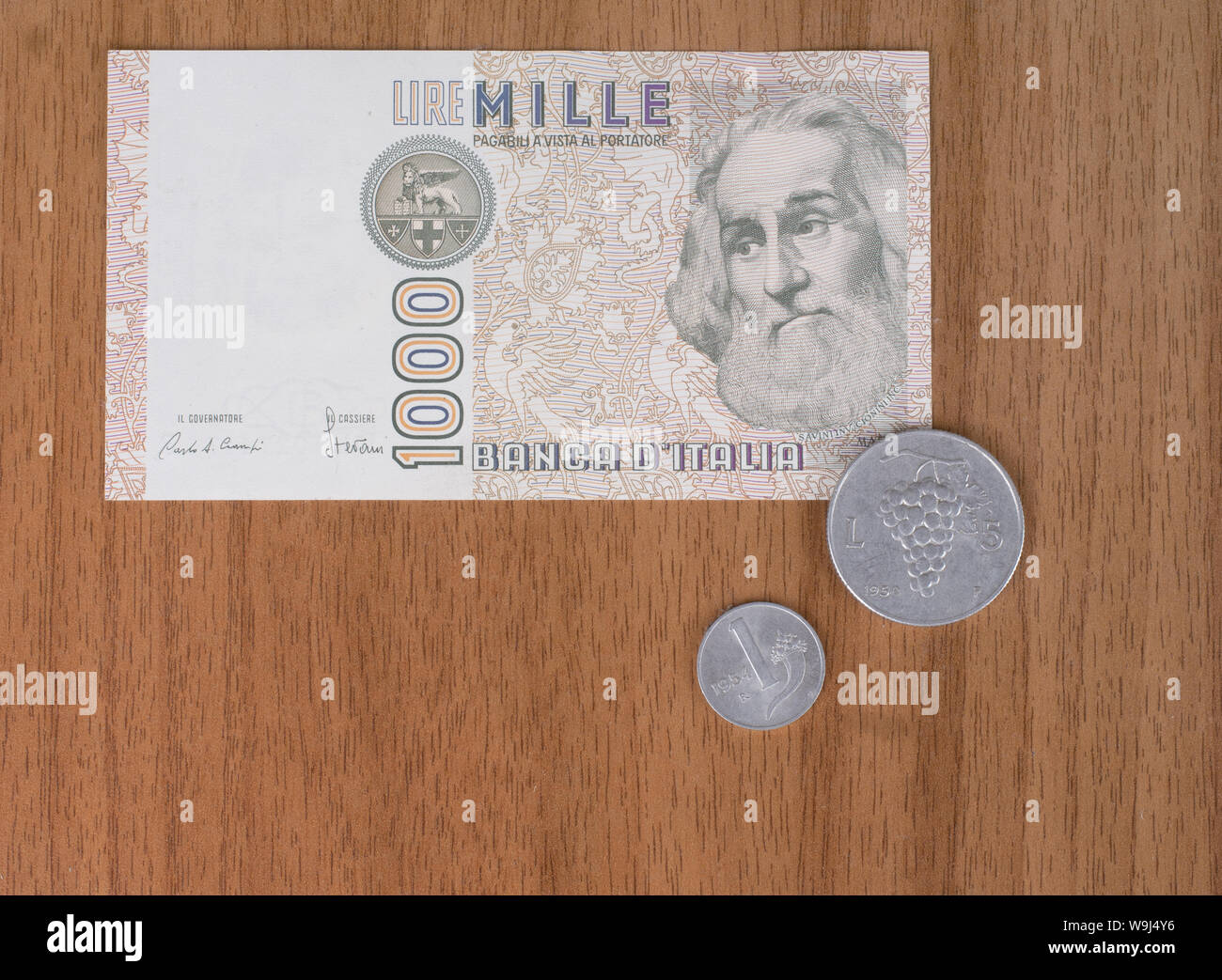 Lira italian note hi-res stock photography and images - Alamy