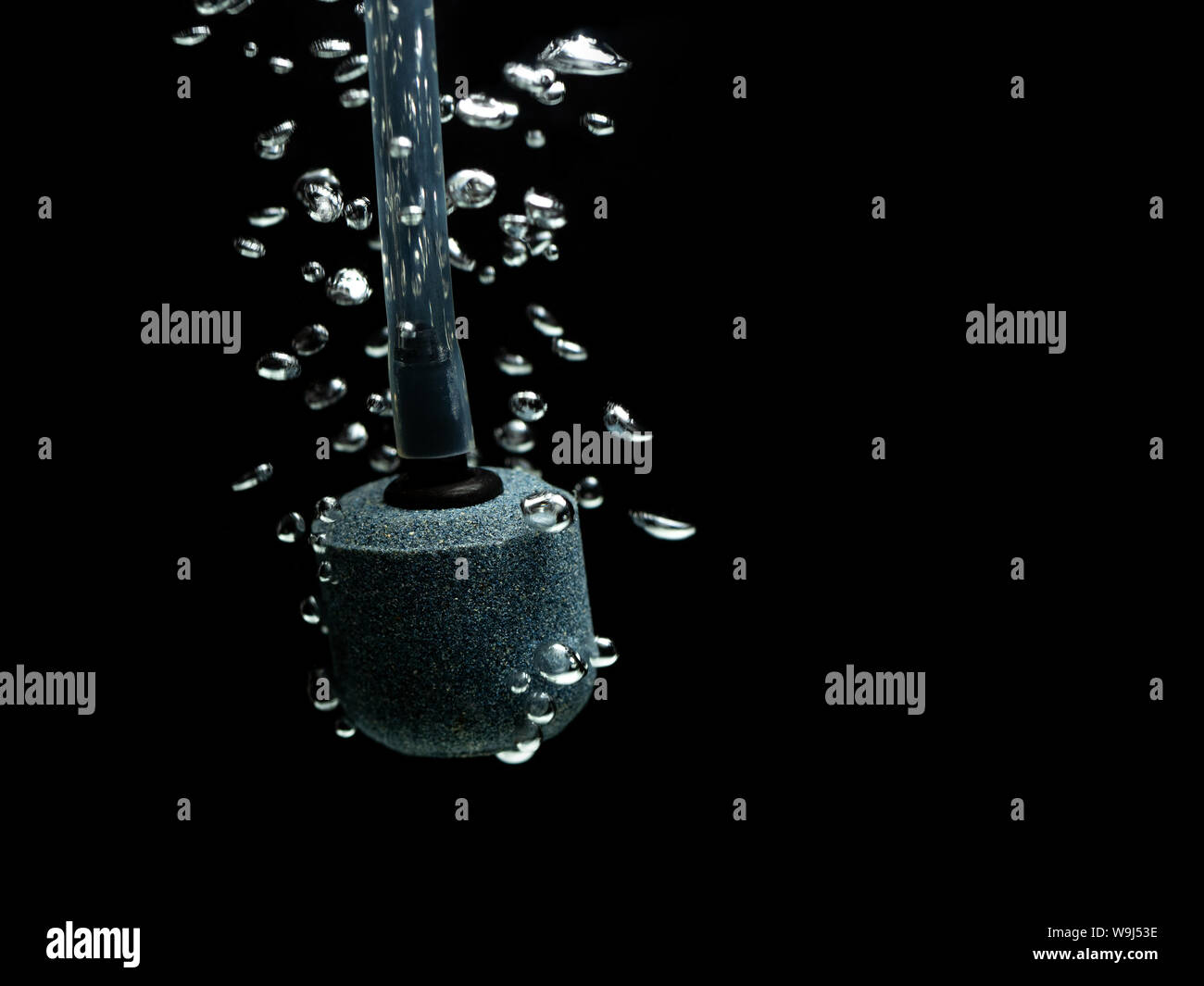 Oxygen pump water bubbles hi-res stock photography and images - Alamy