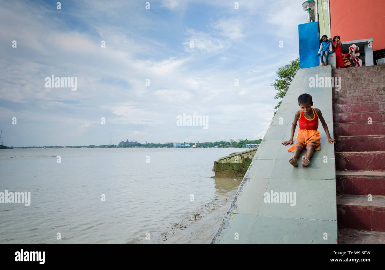 Homeless indian children hi-res stock photography and images - Alamy