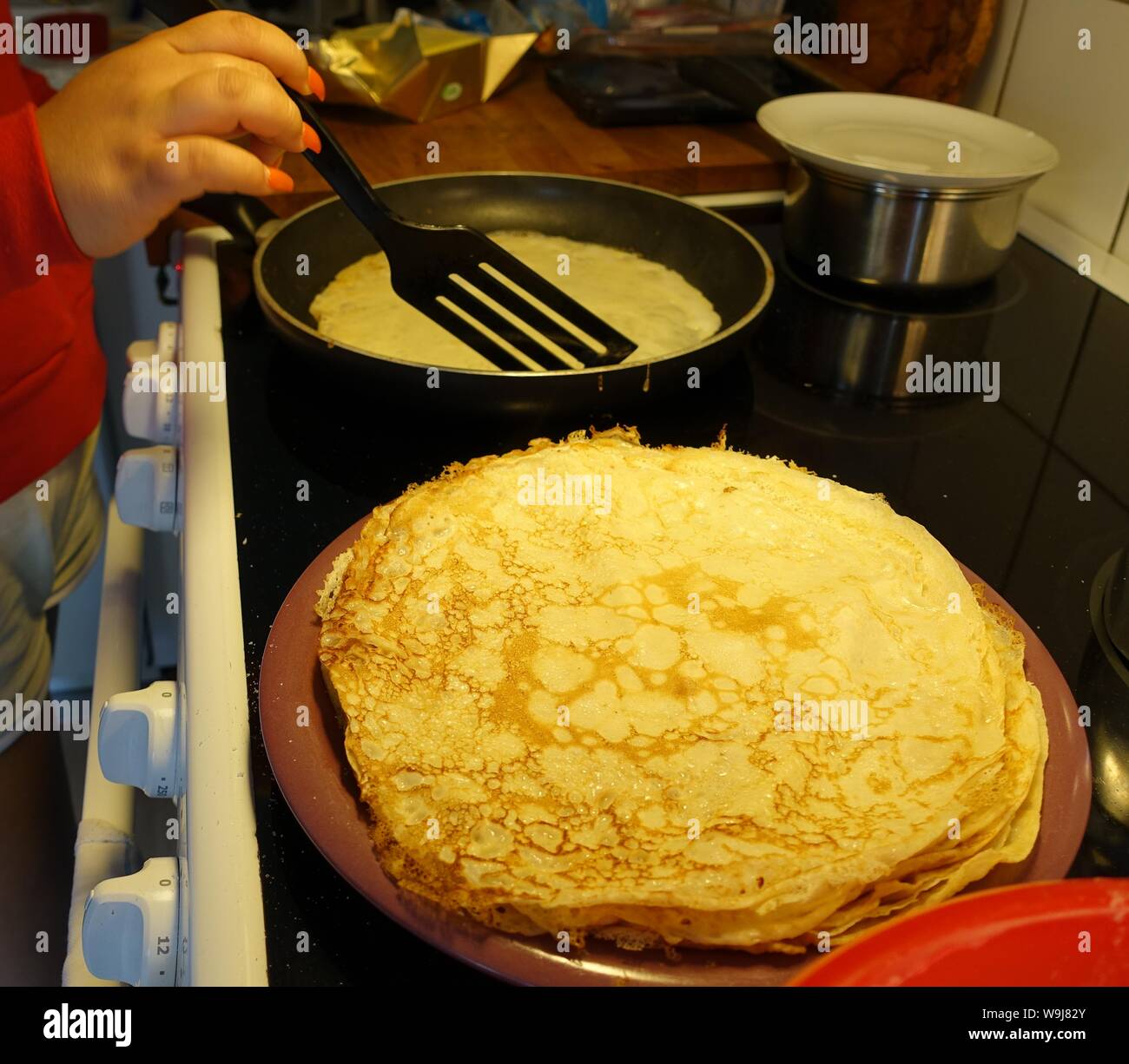 cooking pancakes at home with the family Stock Photo - Alamy