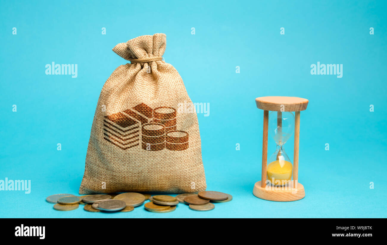 Hourglass time saving hi-res stock photography and images - Alamy