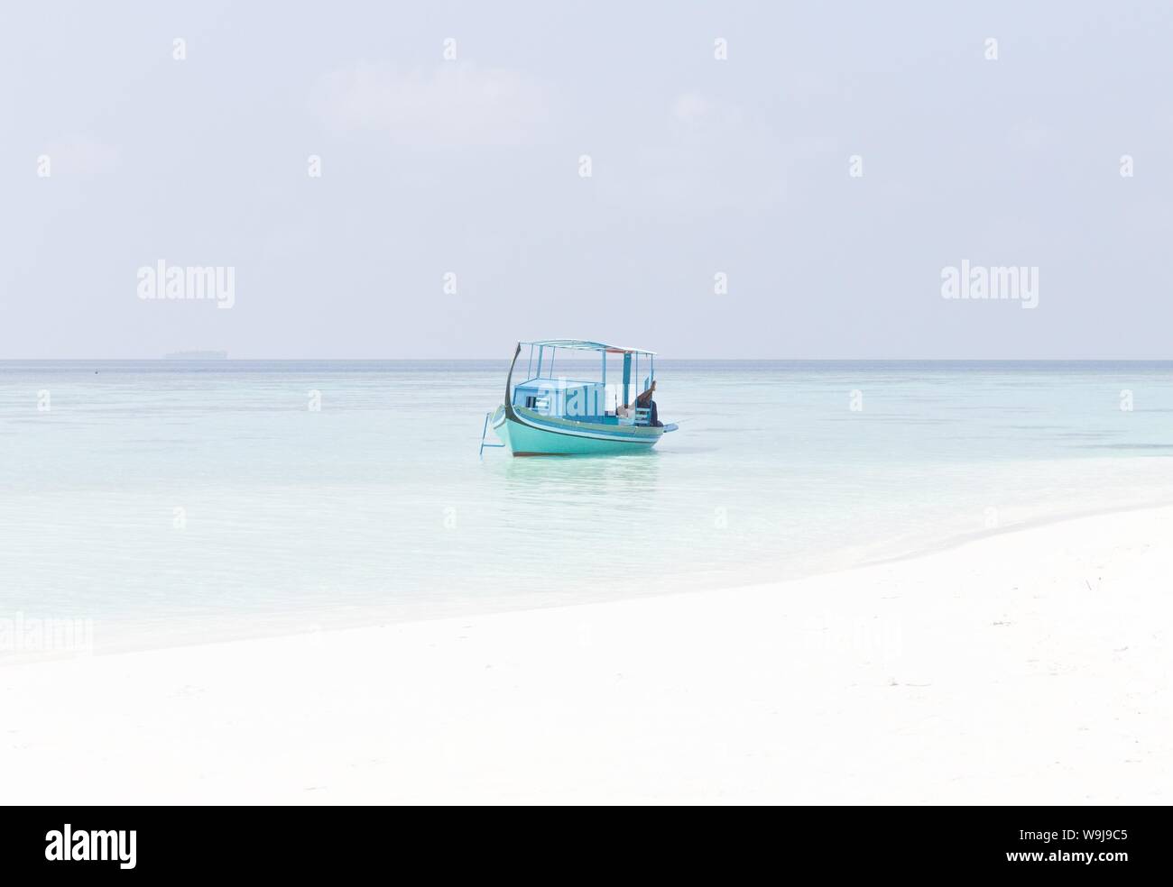 Dhoni traditional maldivian fishing boat hi-res stock photography and ...