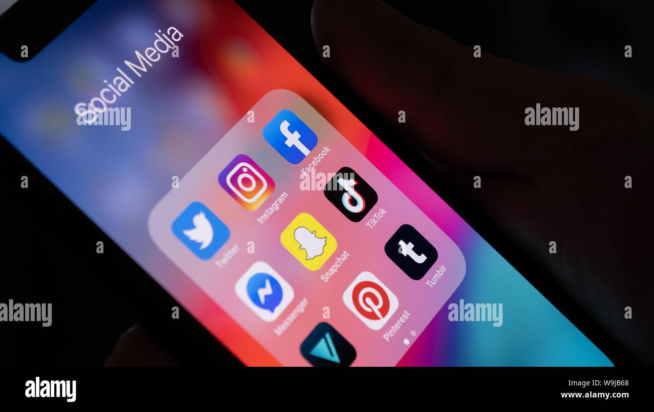 Social Media Icons Display High Resolution Stock Photography and Images ...