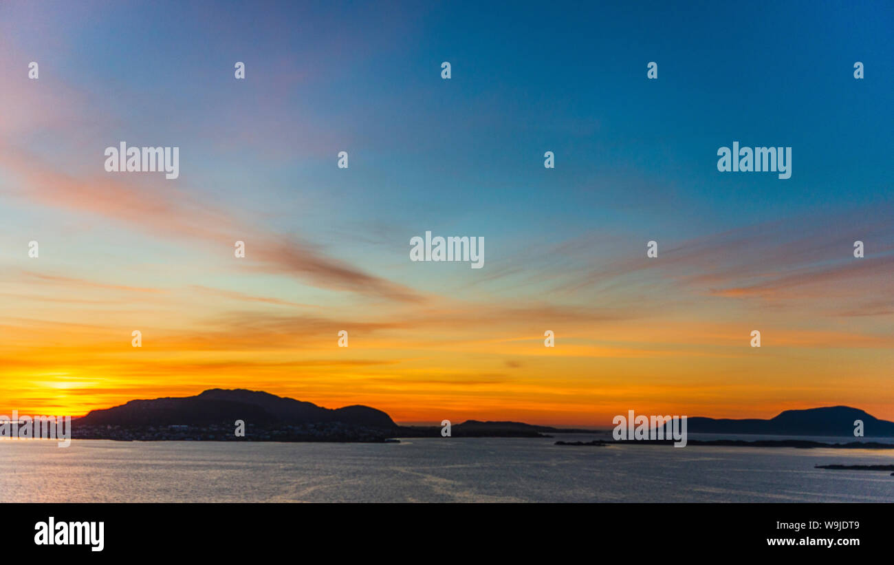 Alesund aerial view from Fjellstua Viewpoint in a sunny spring evening ...
