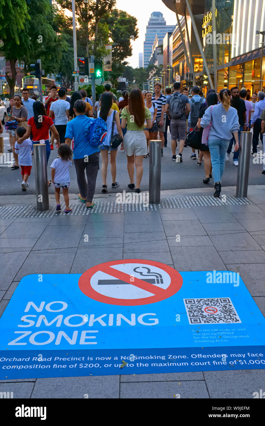 Smoking zone hi-res stock photography and images - Alamy