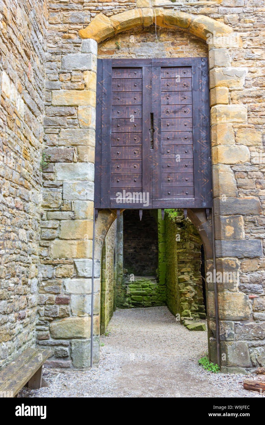 Portcullis castle hi-res stock photography and images - Alamy