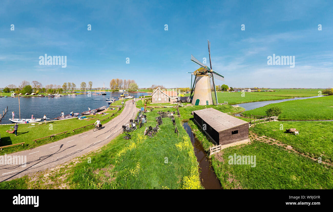 Water pumping windmill called Boterhuismolen, Warmond, Zuid-Holland ...