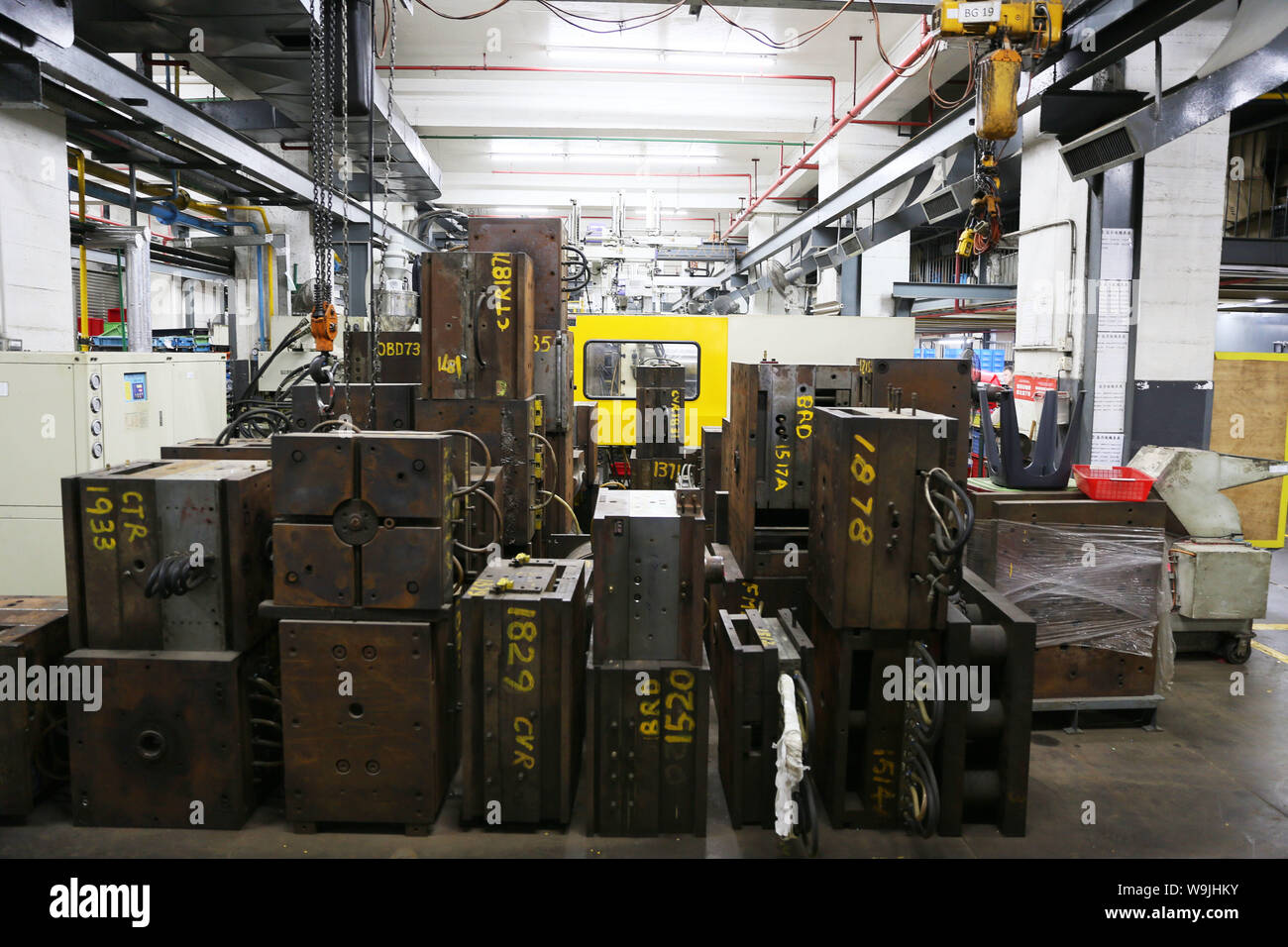 Old Industrial Factory Interior, Hong Kong Stock Photo - Alamy