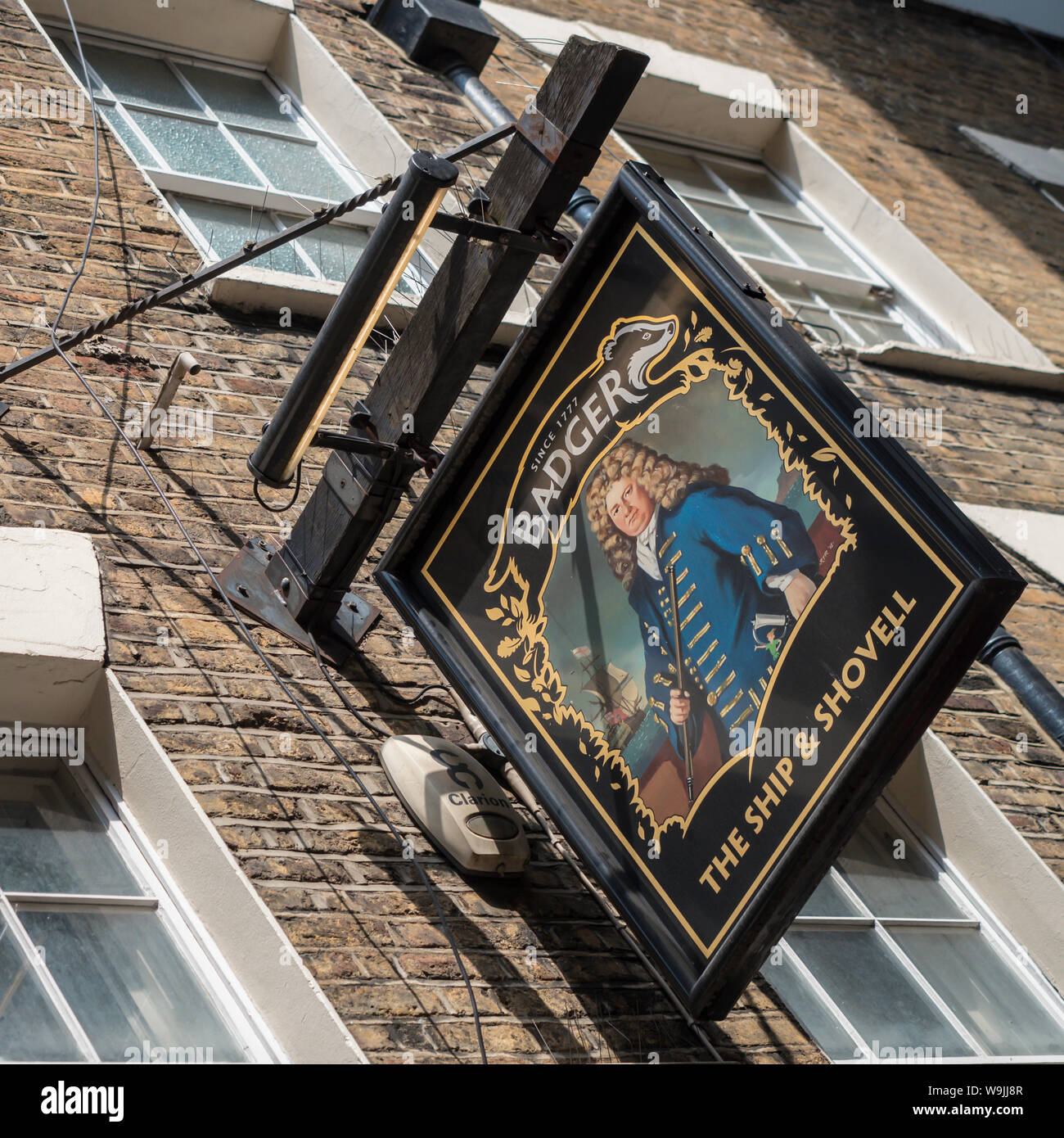 The ship pub sign hi-res stock photography and images - Alamy