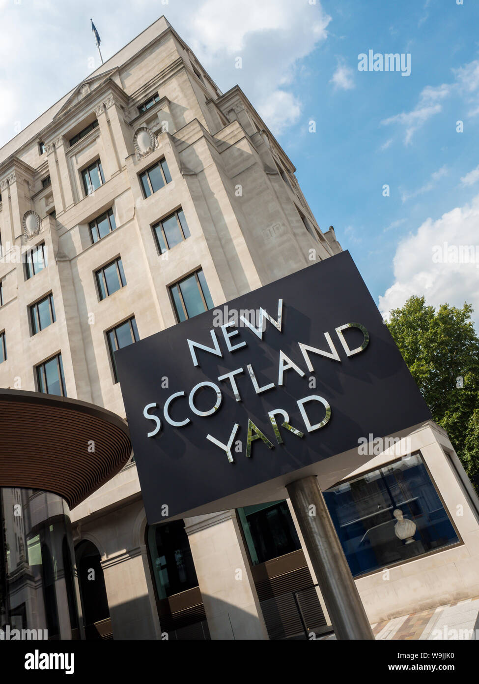 Scotland yard building hi-res stock photography and images - Alamy