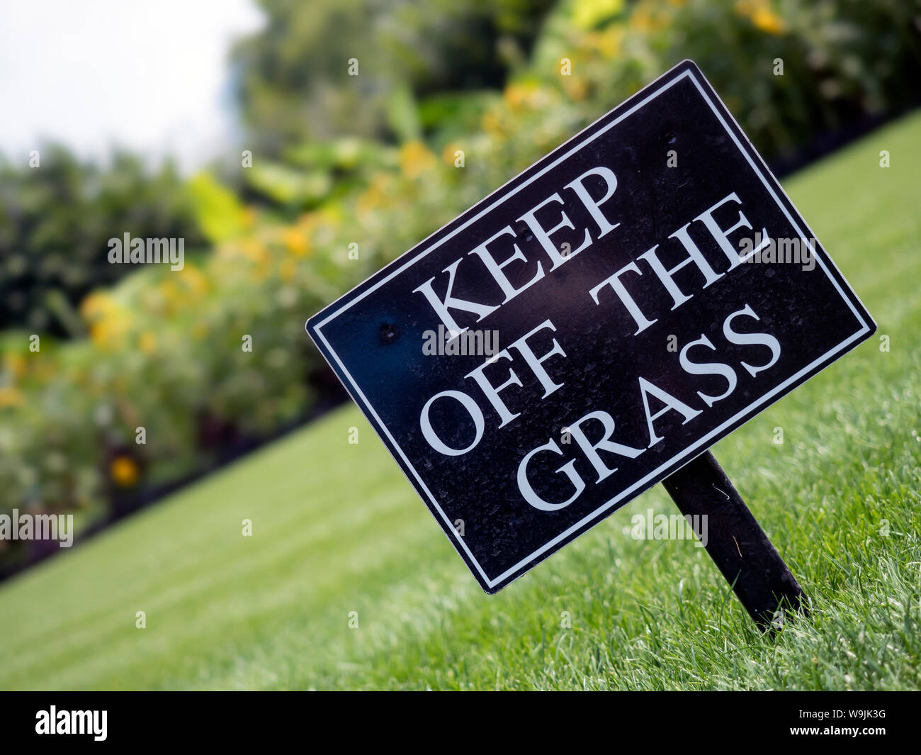 Keep off the grass sign hi-res stock photography and images - Alamy