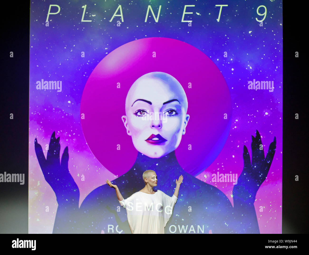 Rose mcgowan scream hi-res stock photography and images - Alamy