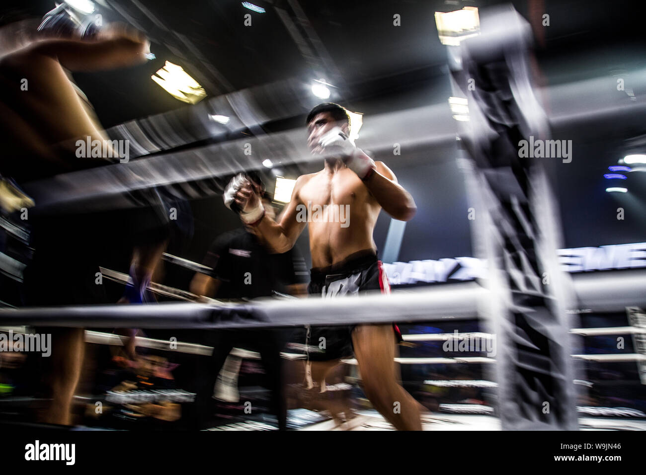 Muay thai fighting in Bangkok in Thailand Stock Photo - Alamy