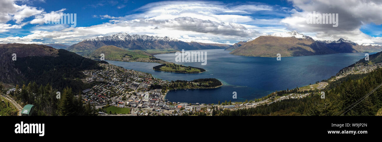 A panorama of Queenstown and Lake Wakatipu taken from the Skyline ...