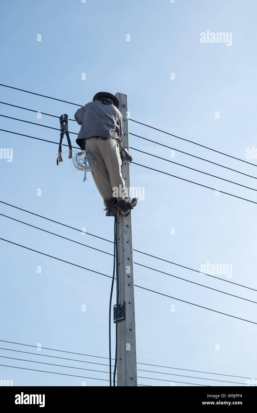 Powerline repair hi-res stock photography and images - Alamy