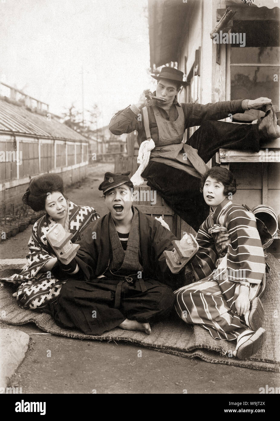 [ 1930s Japan - Japanese Having Fun ] — Four young people, apparently ...